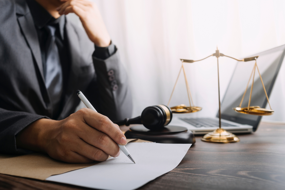 10 Tips for Choosing a Defense Attorney